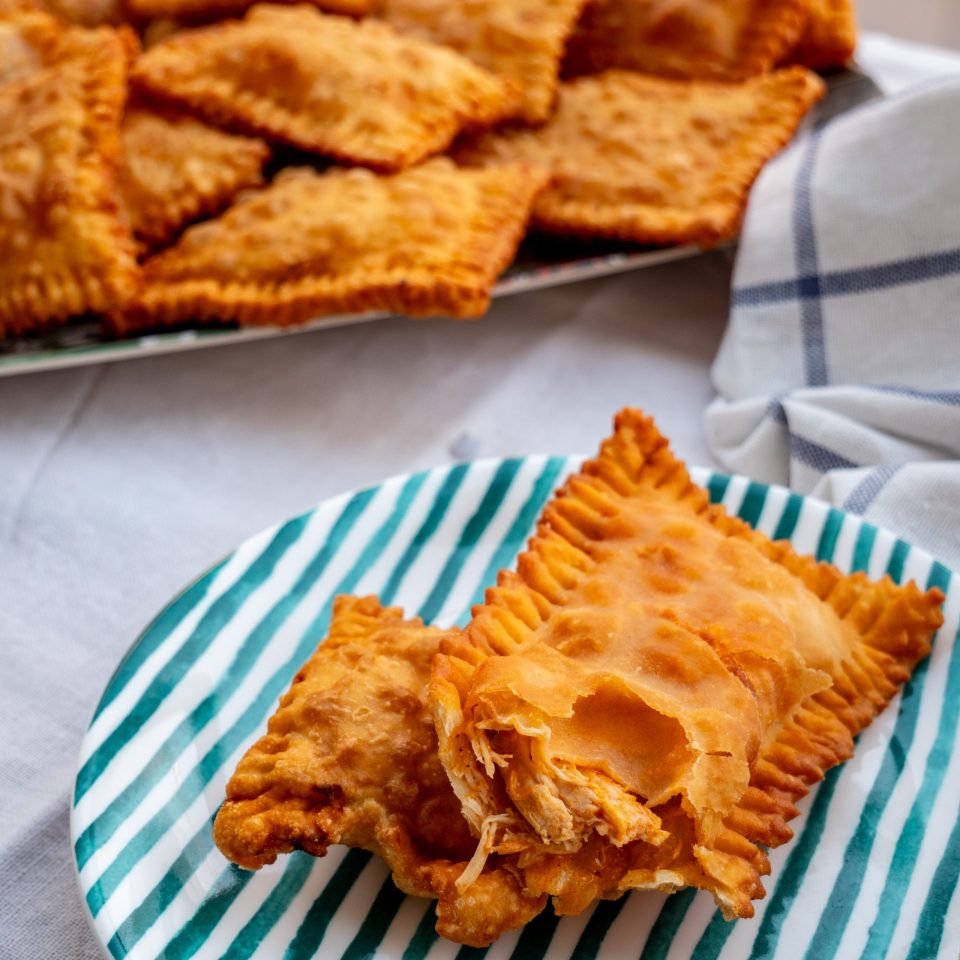 Pastel frito de frango -Chaussons au poulet - Recette brésilienne ...