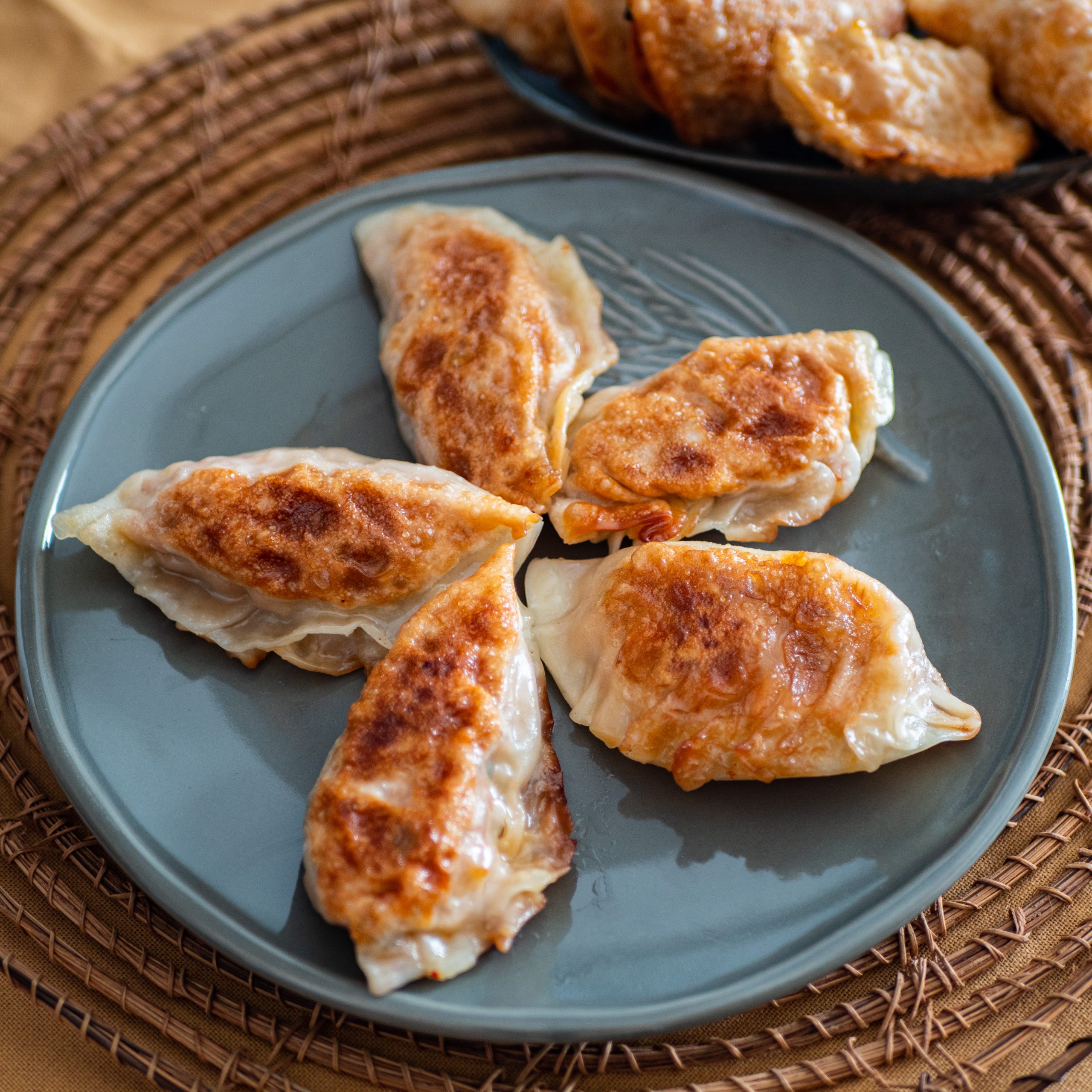 Kimchi mandu - Raviolis au kimchi en quatre cuissons - Recette coréenne ...